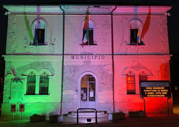 Il Comune di Buguggiate si veste di tricolore - VareseNews