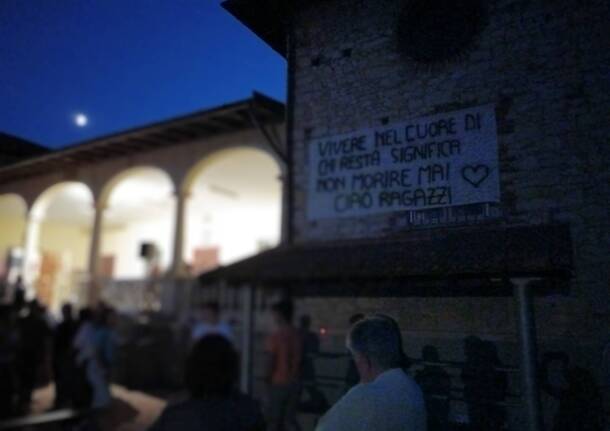 Il ricordo di Christian Pallaro e Chiara Celato affidato a vento, carta ... Il ricordo di Christian Pallaro e Chiara Celato affidato a vento, carta ...
