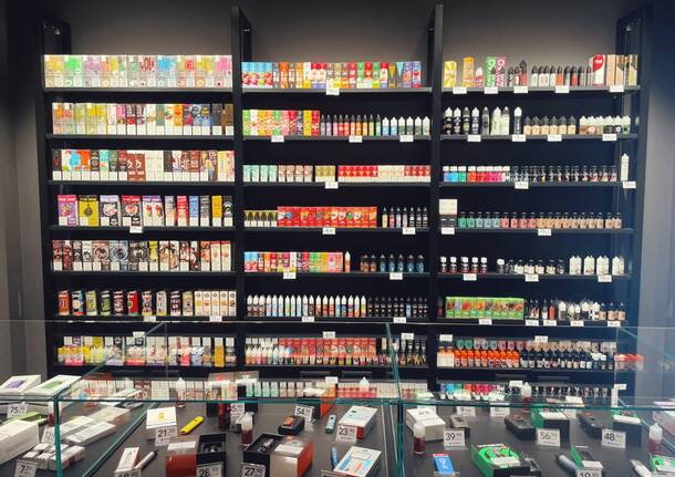 Nuovo punto vendita Svapo&Basta Store a Saronno apre tra musica e ...