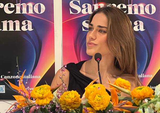 Clara si racconta da Sanremo: "Sul palco dell'Ariston mi sono sentita a ...