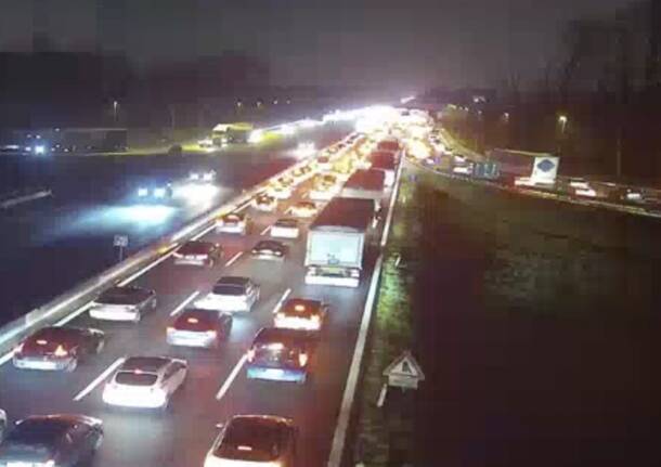 Scontro in autostrada A8, code tra Busto Arsizio e Castellanza Scontro in autostrada A8, code tra Busto Arsizio e Castellanza